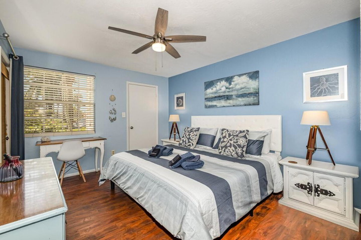 Ground Floor 2 Bdrm King Condo Close To Beach - Melbourne Beach, FL
