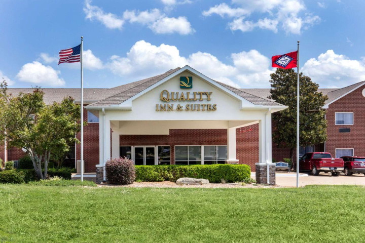 Quality Inn & Suites Mountain Home North - Mountain Home, AR