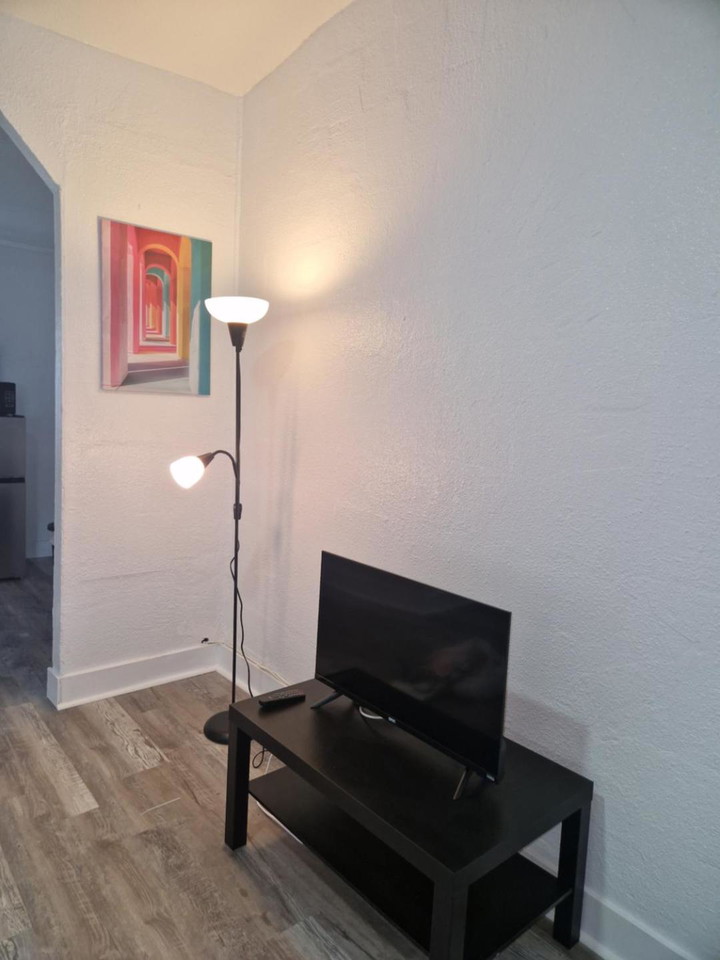 Nice 1 Bedroom Apartment In Sunny Days Motel 3 - St. Petersburg, FL