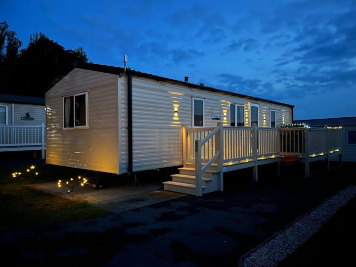 Bang Tidy 261 - Cabin - Wifi - Pool - Sleep 6 - Totnes