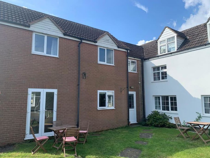 1 Bedroom Annex, Private Bathroom, Peaceful Area - Wiltshire