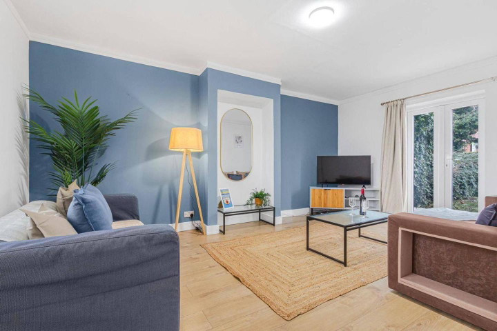 3 Bed House Sleeps 8 -Near Heathrow -Free Parking - Hayes