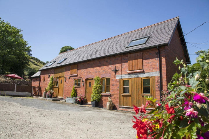 Finest Retreats - 2 Bed Llangollen Cottage - Sleeps 4 - Llangollen