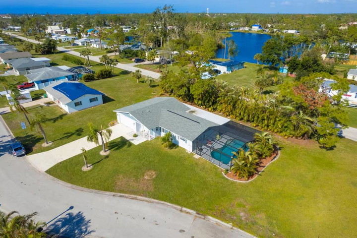 Englewood Shores Escape - Englewood, FL
