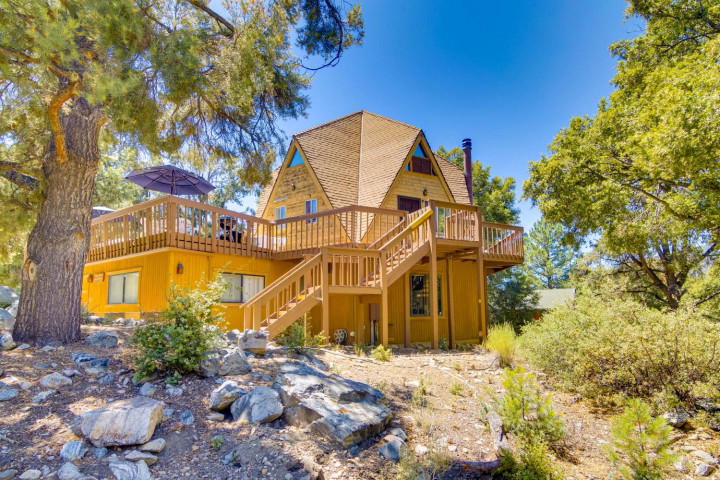 'Star House' Unique Home W/ 360 Mountain Views! - California