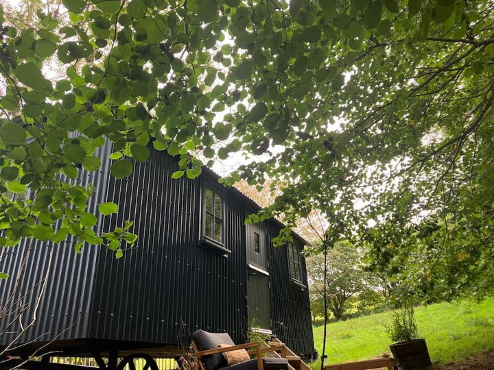 Cornwall Woodland Shepherd's Hut With Hot Tub - Deirdres Hut - Bodmin