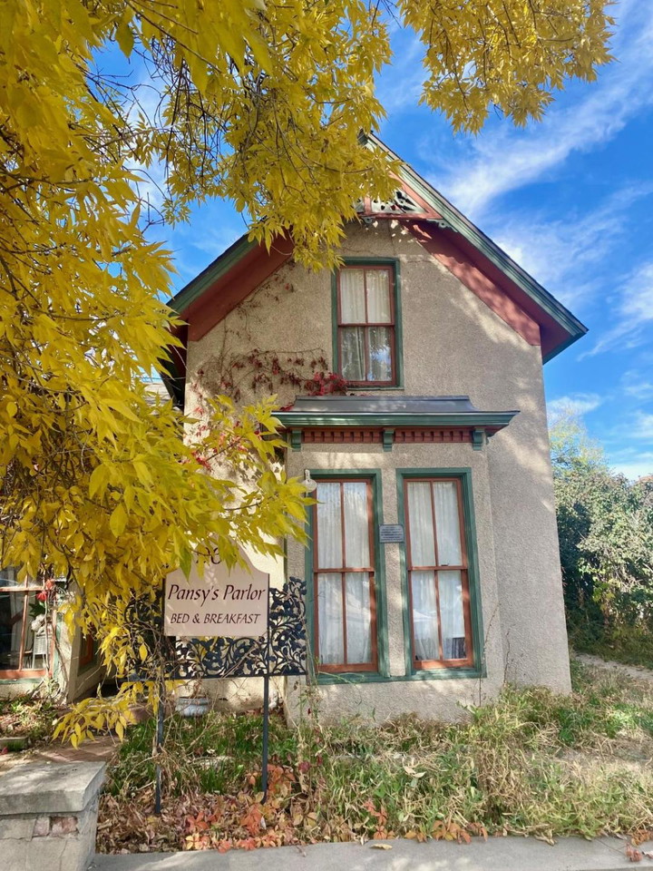 Pansy’s Parlor Bed & Breakfast - Lakewood, CO