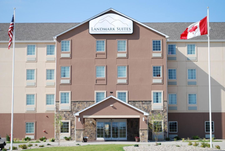 Landmark Suites - Williston - North Dakota