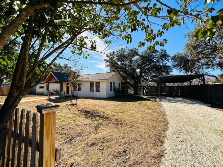 11th Street River House - Bandera, TX