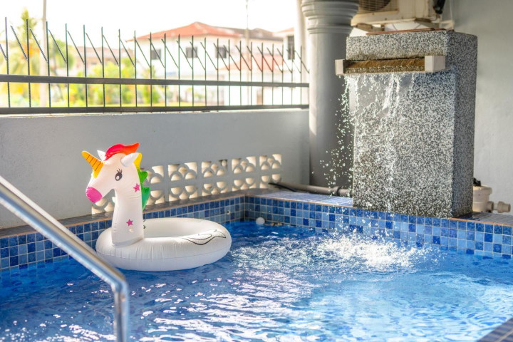 Pd Corner Lot 5r3br 16pax Pool Homestay 5min To Beach - Port Dickson