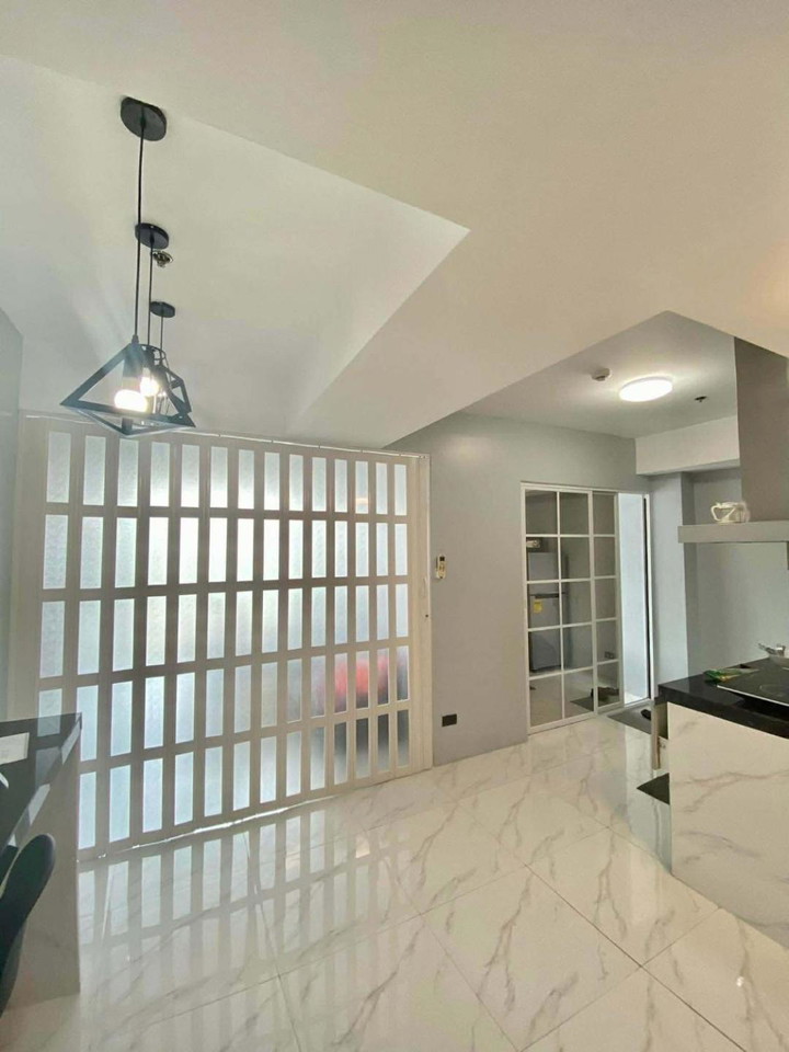 Penthouse Condo In Azure - Near Airport - Taguig