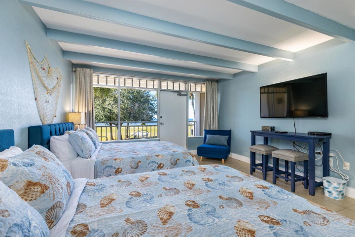 Come Stay Where The Dolphins Play! - Pinellas County, FL