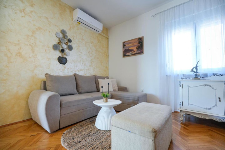 Apartment Jardin With Free Cowered Parking - Zadar