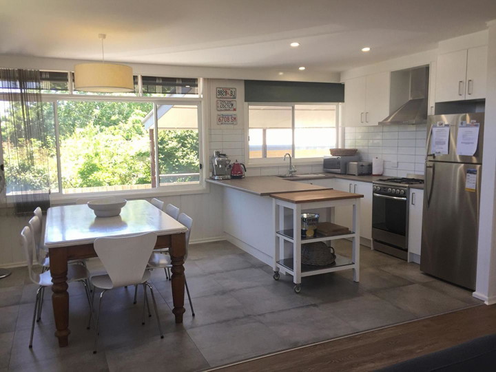Retro Beach House - Queenscliff