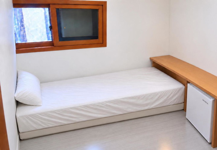 51near Gimpo Airport, 15 Minutes To Hongdae, 5-minute Walk To The Subway, Guesthouse, Shared Bathroom, Solo Travel - Seoul