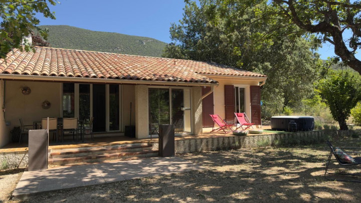 Odette Du Colorado, Vue Sur Le Colorado, Jacuzzi, Boisé - Rustrel