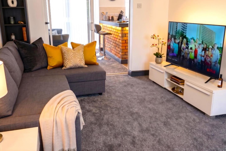 Green Haven Villa - 4br Spacious House With Hot Tub, Ample Parking, Air Condition, Wifi, Netflix, Patio & Garden - Oxford