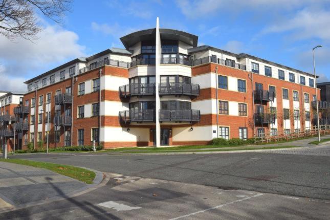 Blue Sky Apartments @Wallis Square, Farnborough - Farnham