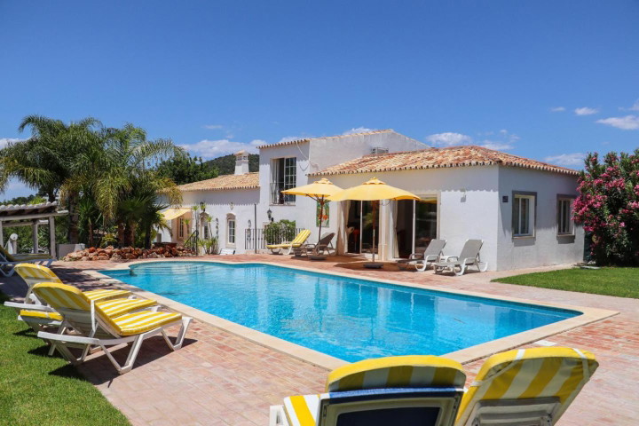 Idyllic Farm House With Huge Garden For 14pax - Faro