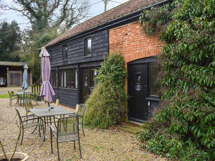 Uk46716 - The Stable - Holt