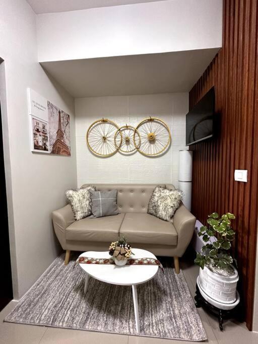 New & Spacious Unit In Qc W/ Wifi & Netflix - Quezon City