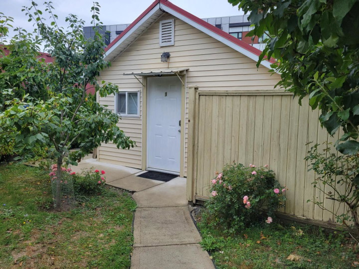 Duplex Style Coach House - Shady Willow Guest House - Chilliwack