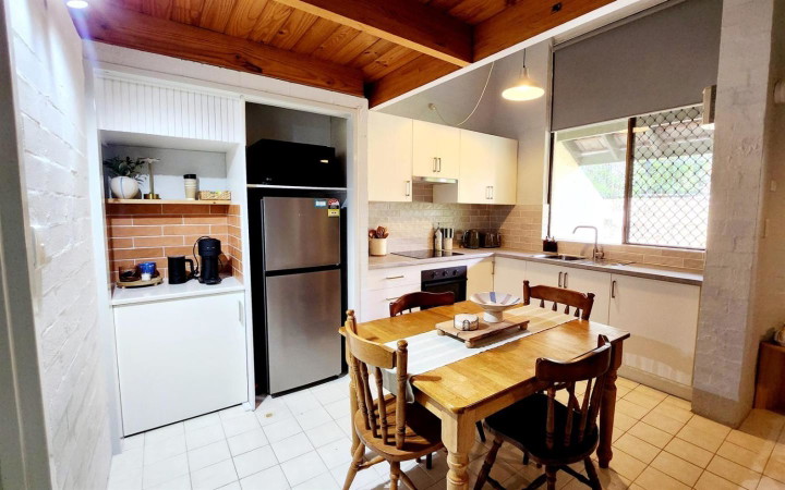 Poolside Retreat 250m From Beach Resort Facilities - Pinjarra
