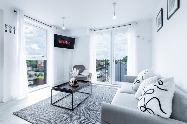 Modern 1-bed Apartment Sleeps 4 Free Parking - Salford