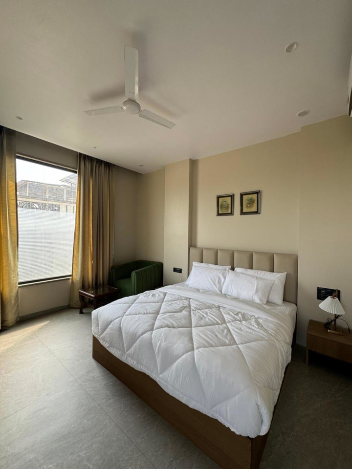 Modern Hotel Restaurant And Bar - Mathura