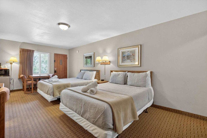 Eagle Motel - Suite 116 - Colorado Springs, CO