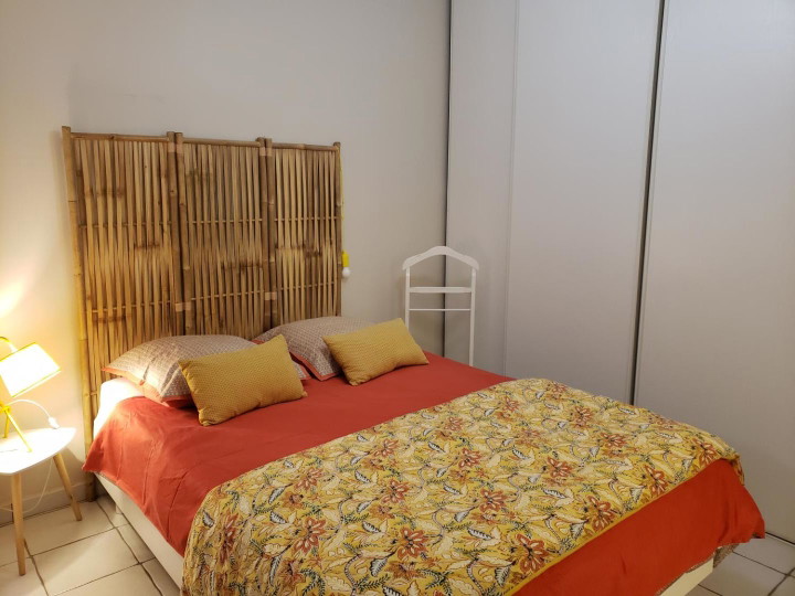 Cassis Centre 100 M Du Port Place Parking - Carnoux-en-Provence