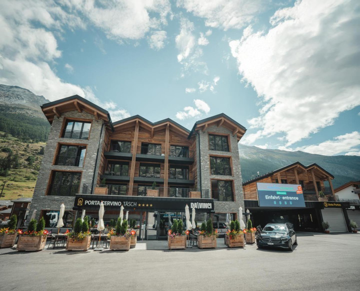 Hotel Porta Cervino - Parking & Dining - Zinal
