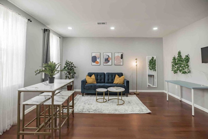 Large And Sunny 1br - Center City - Sleeps 4 - Bryn Mawr, PA