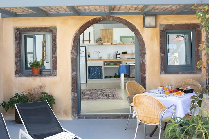 Casa Itaca Luxury Apartments With Private Jacuzzi And Sea View In Foinikia - Oia - Oia