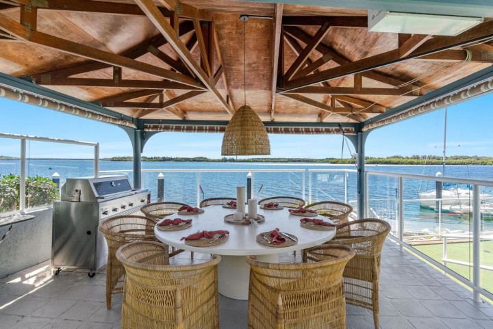 Salty Dayz - Designer Waterfront With Private Pontoon & Pool - Holiday Yamba - Yamba