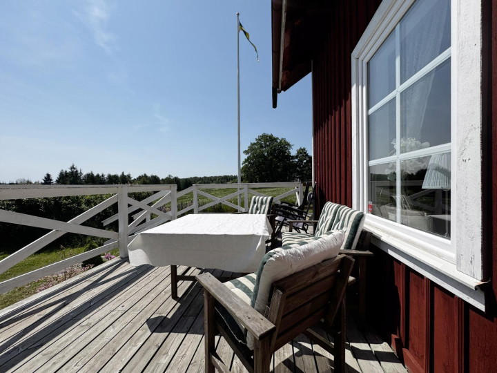 Charming Holiday Home With Views Of The Landscape And Close To Lake Vättern - Zweden