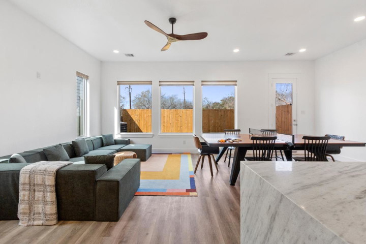 Spacious, Modern Home With Loft, 15 Minutes From Downtown Houston - Houston, TX