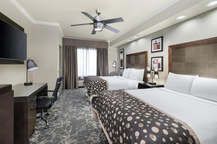 Best Western Premier Crown Chase Inn & Suites - Corinth, TX