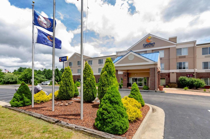 Comfort Inn & Suites Hillsville I-77 - Hillsville, VA