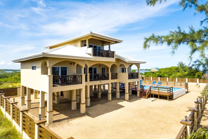 Elegant Beachfront Villa Pool & Beach Family Fun - Belize