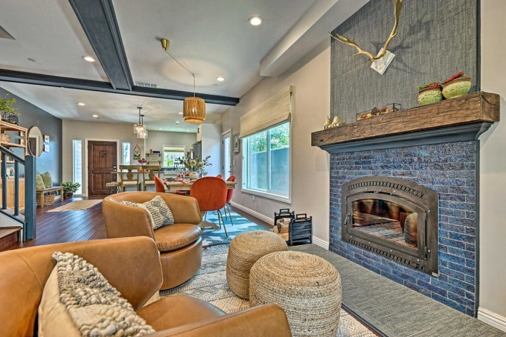 Luxe Lake Arrowhead Farmhouse W/ Deck + Patio - Lake Arrowhead, CA