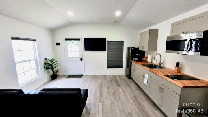 All Modern Studio With Private Entry & Parking. - 里弗維尤