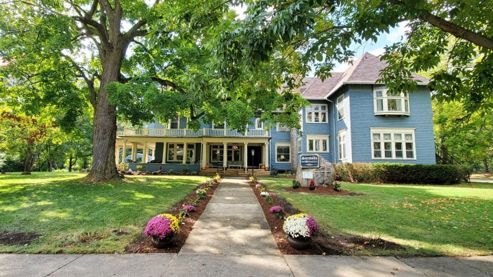 Saravilla Bed & Breakfast - Ithaca, MI