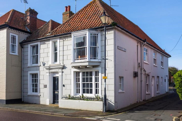 The Old Gordon House - High Street Location Close To The Beach And Town Amenities - Aldeburgh Coastal Cottages - Aldeburgh