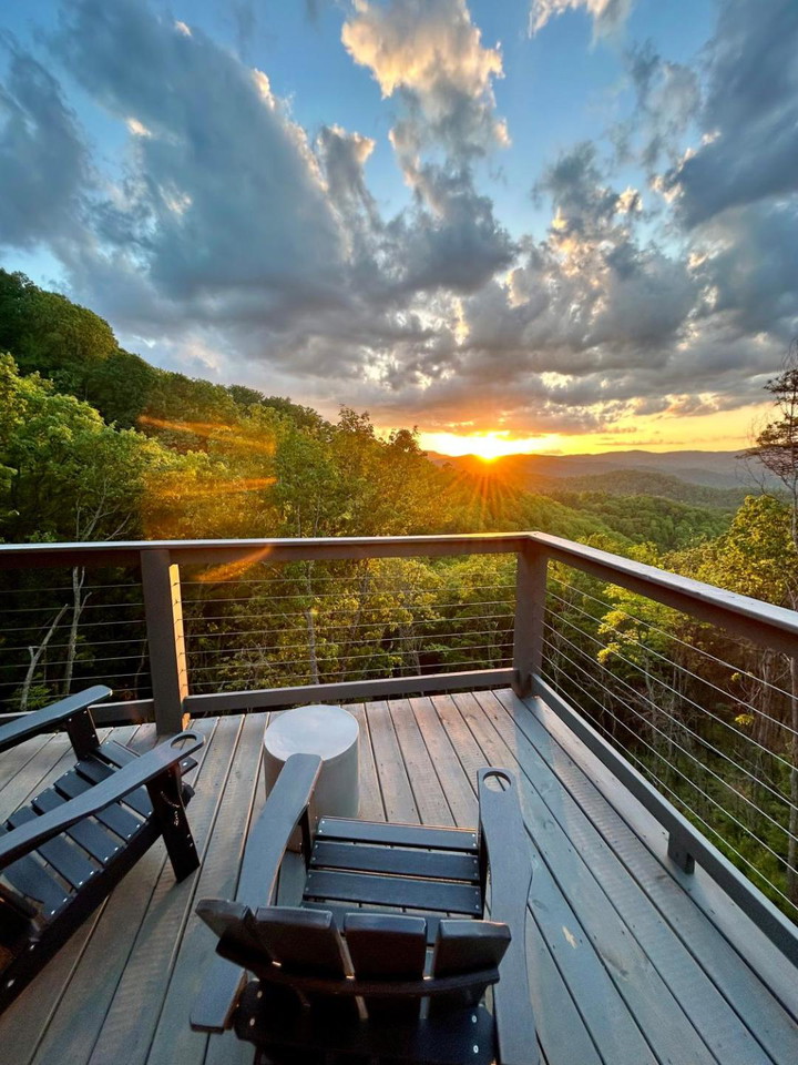 Cloudchaser Cabin, Private, New Cabin, 2 Kings, Cozy, Modern, Hot Tub, View, Theater - Townsend, TN