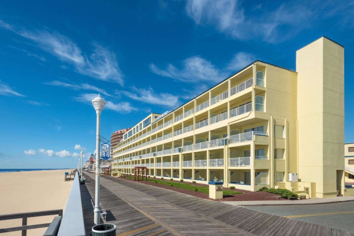 Days Inn By Wyndham Ocean City Oceanfront - Ocean City, MD