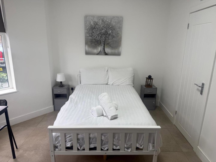 Spacious 9bed Home - 9 En-suites & Large Kitchen - Newport