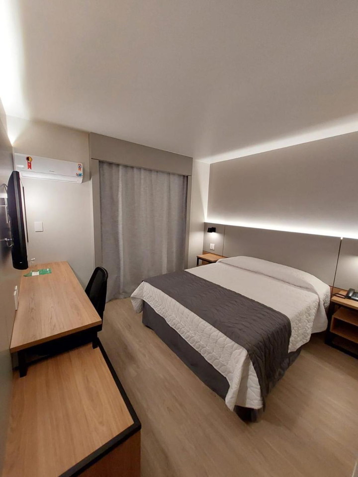 Mogano Business Hotel- Eletroposto - Chapecó