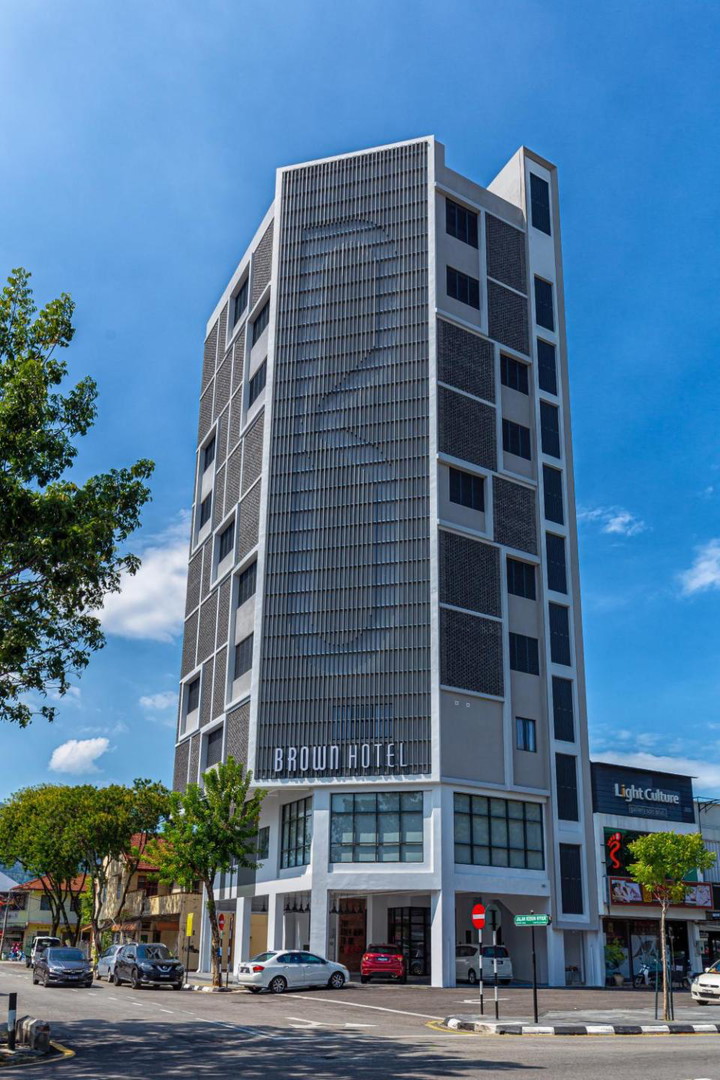 Brown Hotel - Balik Pulau