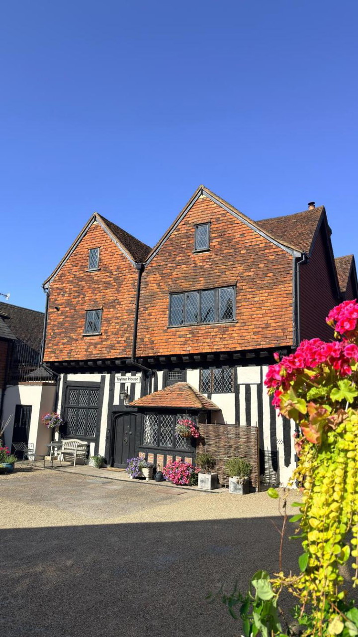 Taylour House - Edenbridge, Sleeps 10, Historic, Unique Yet Modern - Sevenoaks